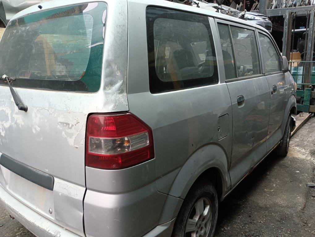 Desarmaduría San Pablo - BOMBA ELEVADORA SUZUKI APV USADO, En desarme.