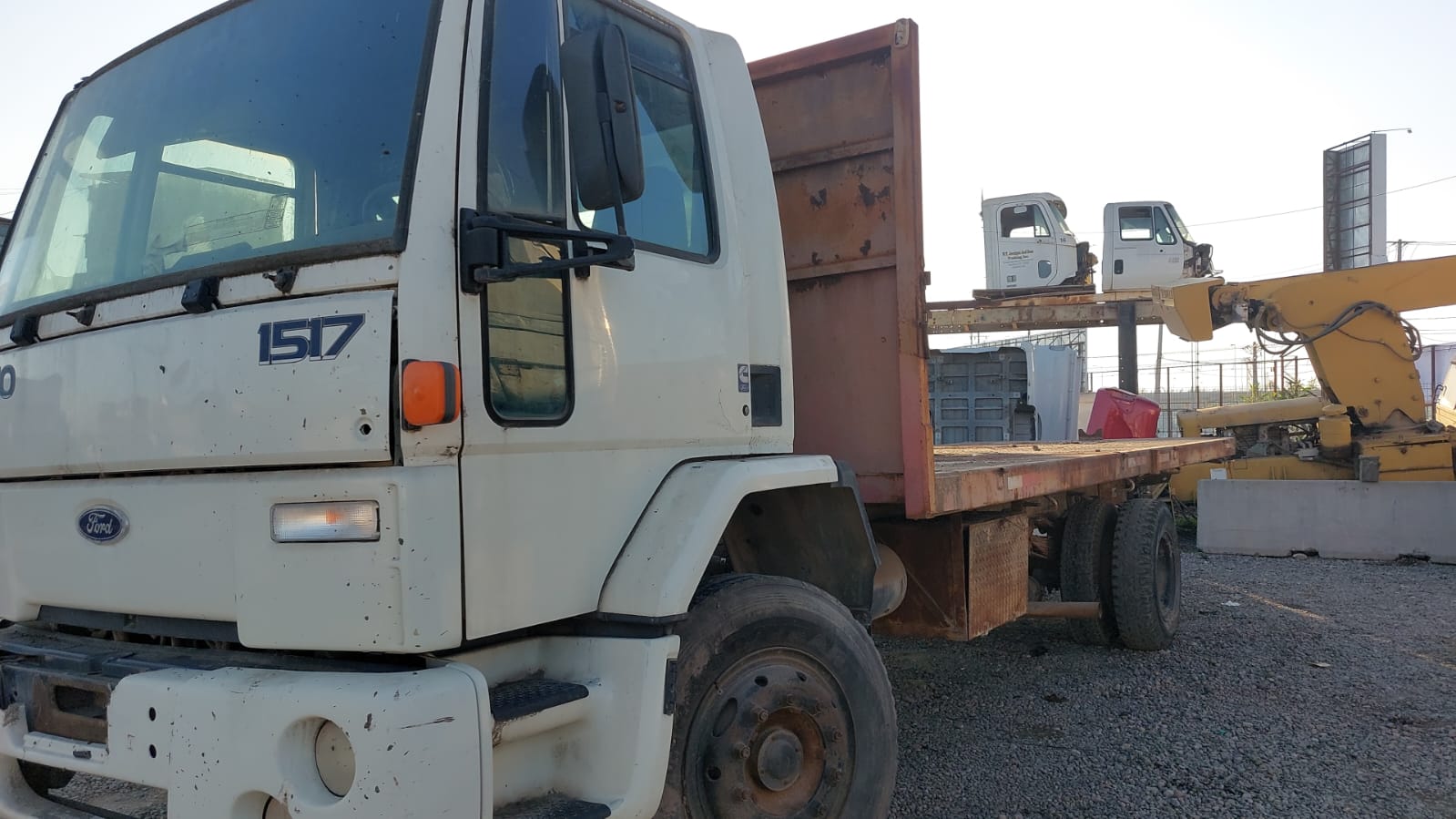 Desarmaduría San Pablo - FORD CARGO , En desarme.