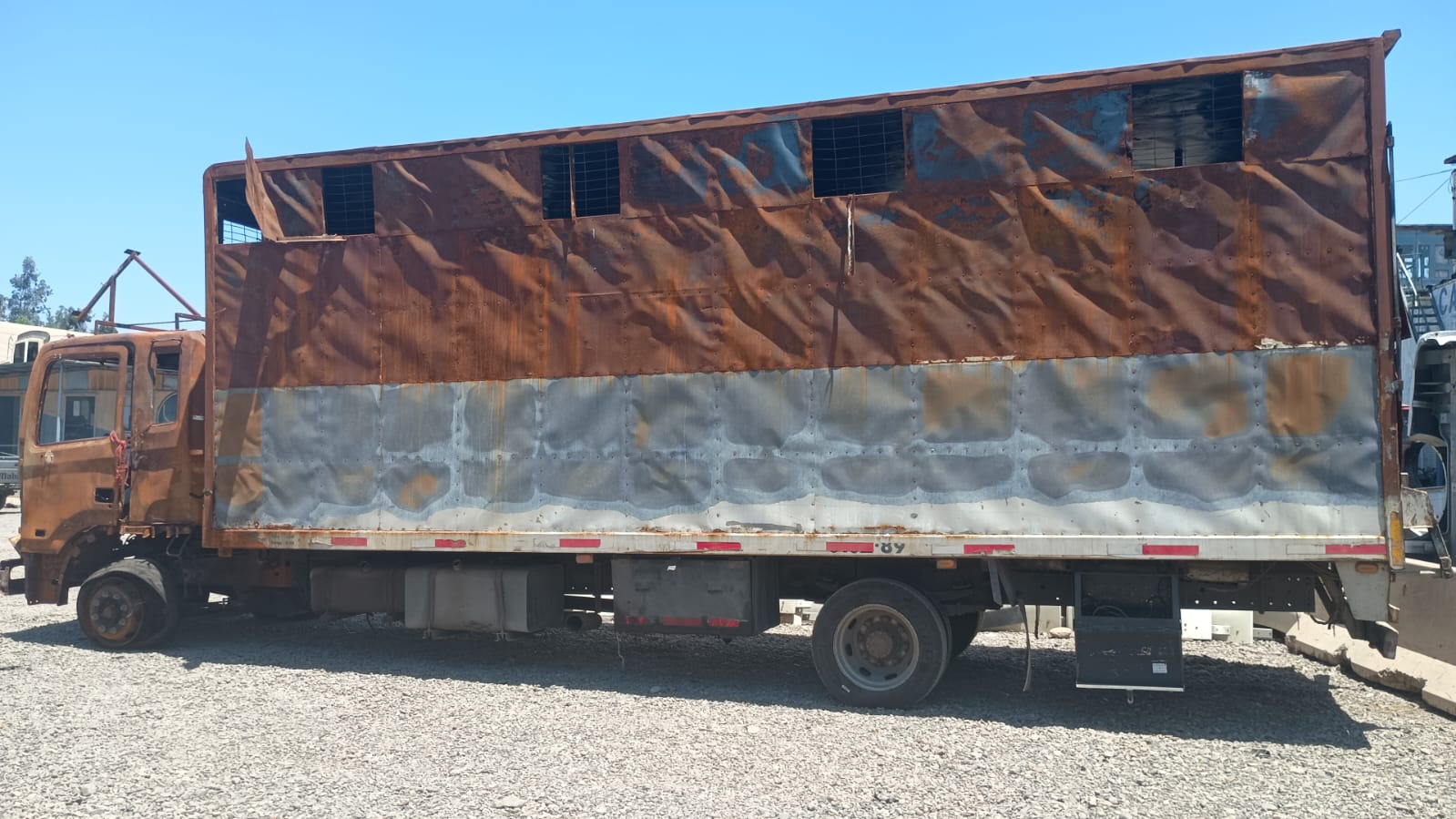 Desarmaduría San Pablo - CABINA HYUNDAI HD 120 USADA, En desarme.