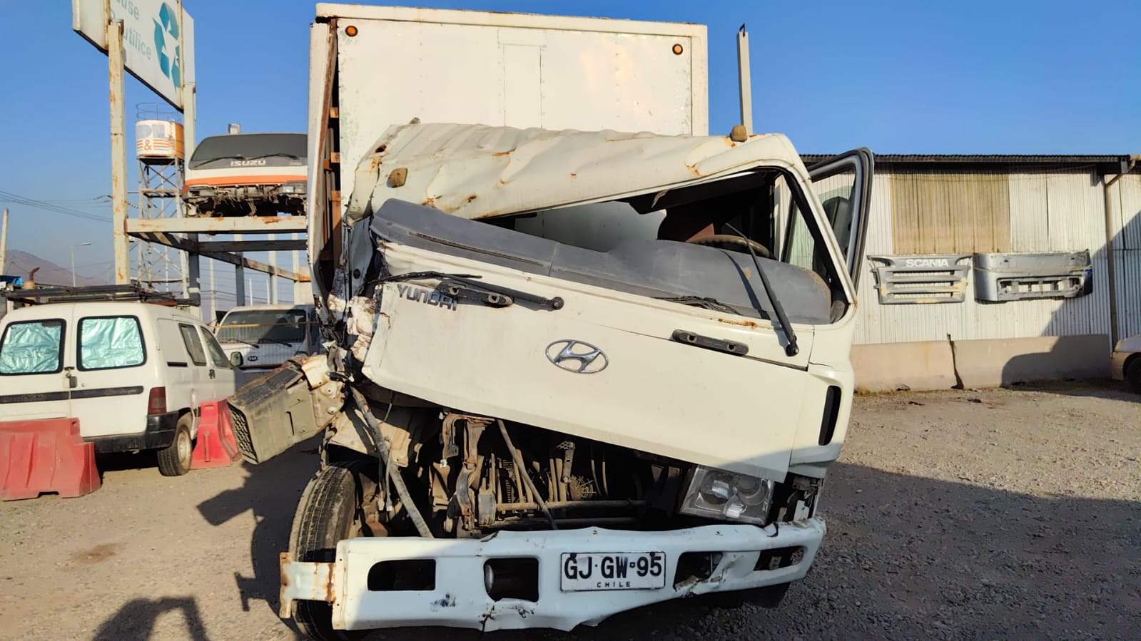 Desarmaduría San Pablo - HYUNDAI HD120 , En desarme.