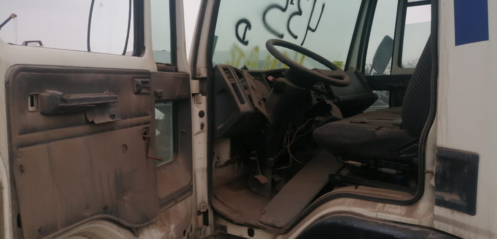 Desarmaduría San Pablo - ESTANQUE DE PETROLEO FORD CARGO USADO, En desarme.