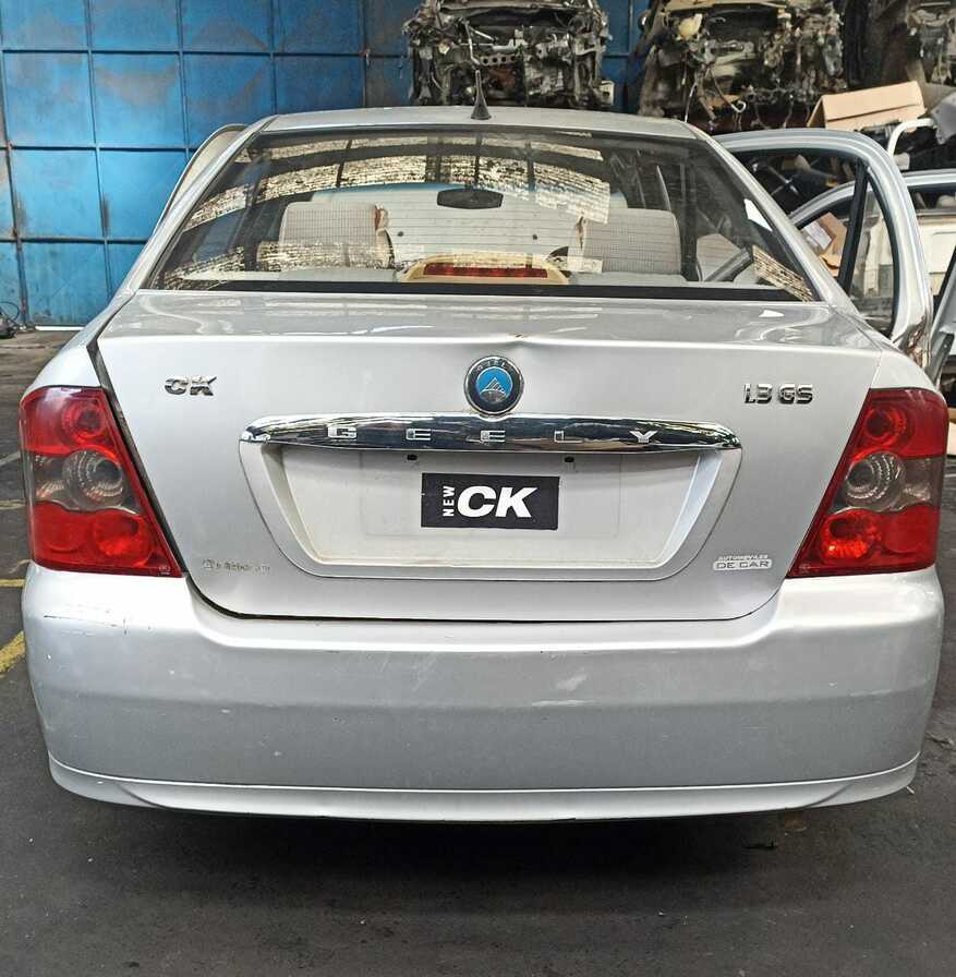 Desarmaduría San Pablo - Venta repuestos. FOCO GEELY CK Usado en desarme.