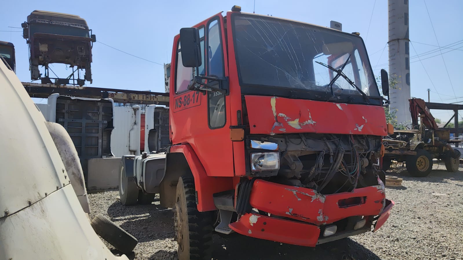 Desarmaduría San Pablo - CARROCERíA PLANA FORD CARGO USADA, En desarme.