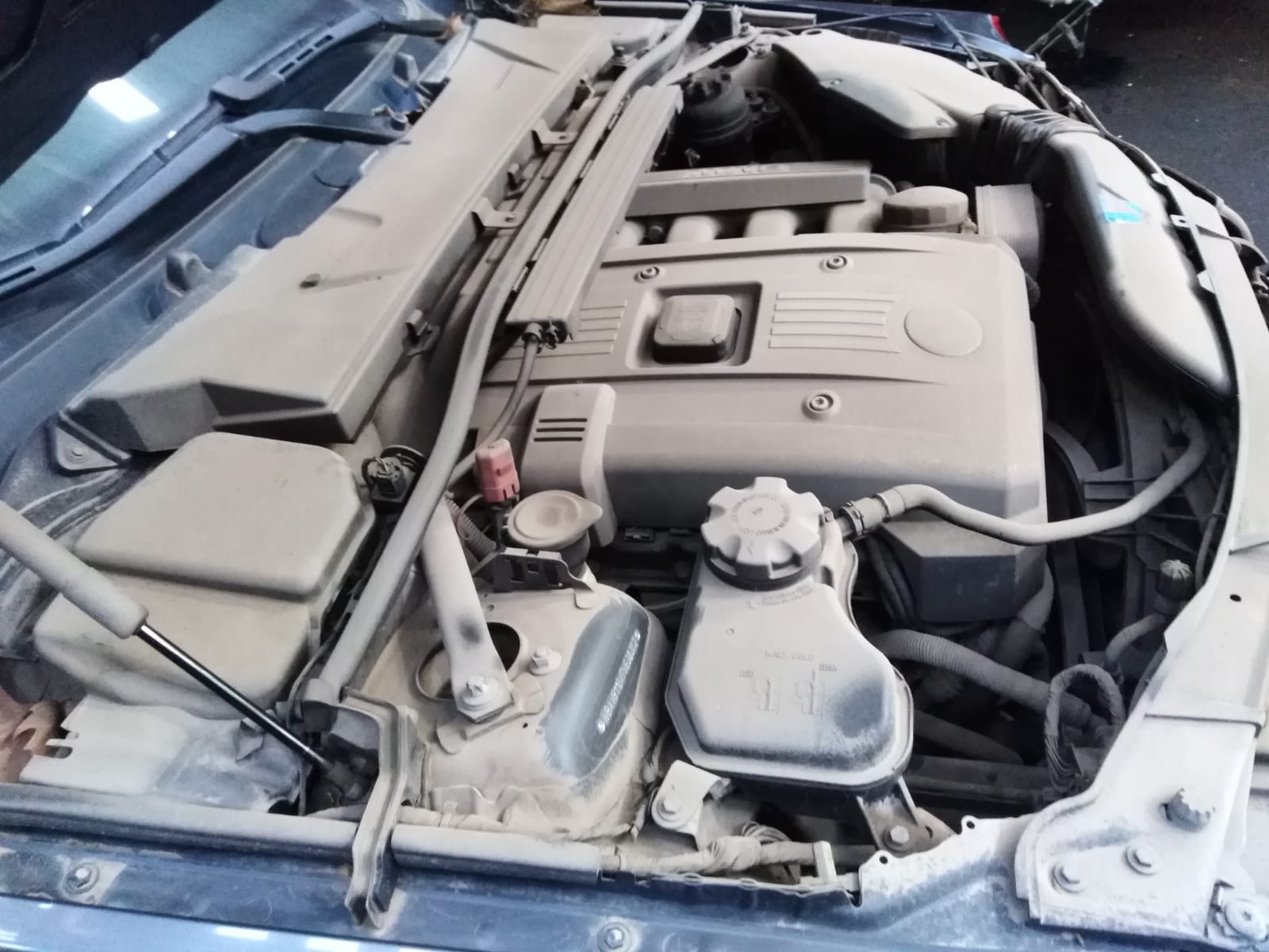 Desarmaduría San Pablo - BMW 325 , En desarme.